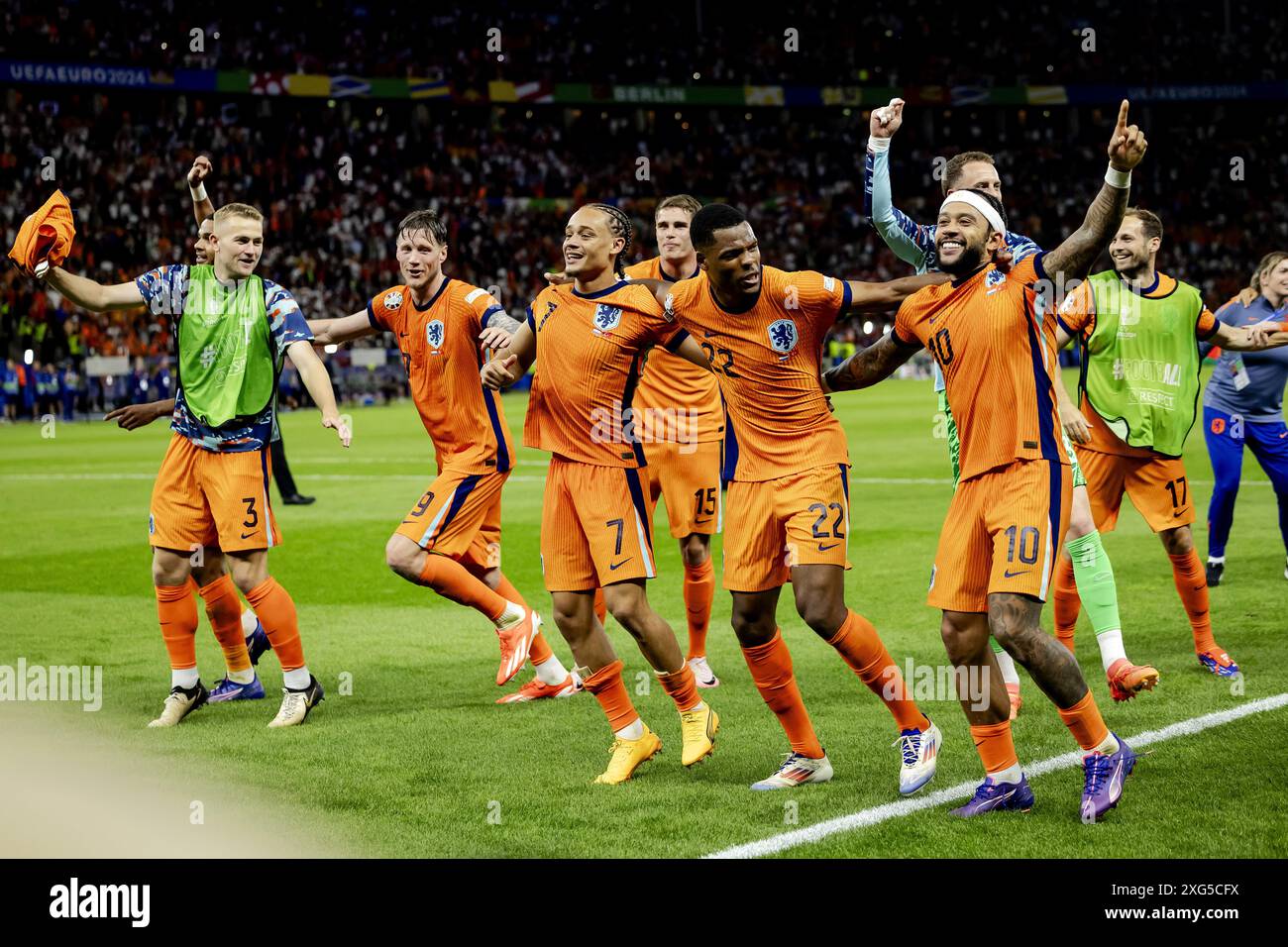 BERLIN - The players of the Dutch national team dance after the 2-1 ...