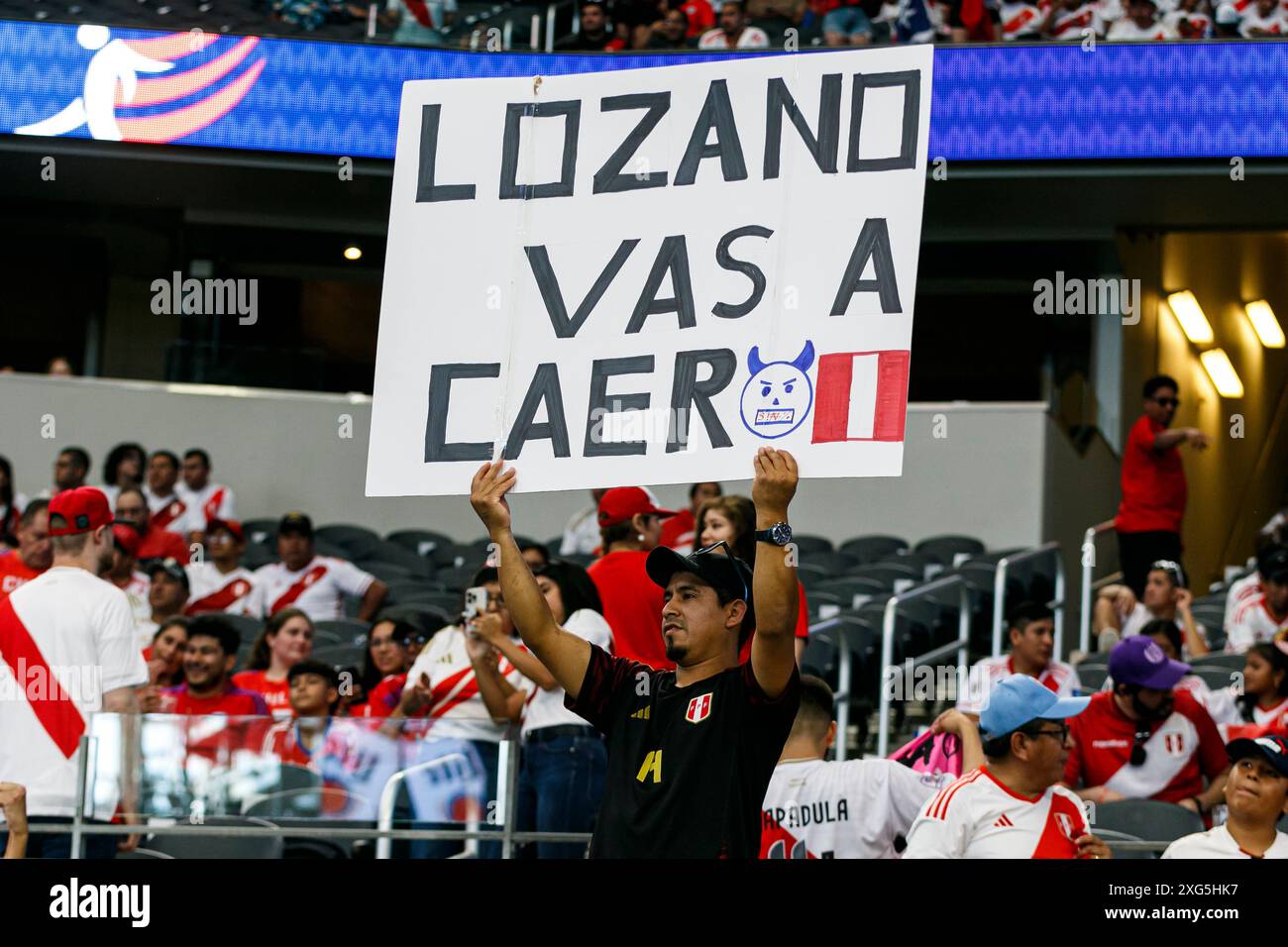 ARLINGTON, TEXAS - JUNE 21: A fan of Peru enjoy prior the CONMEBOL Copa ...