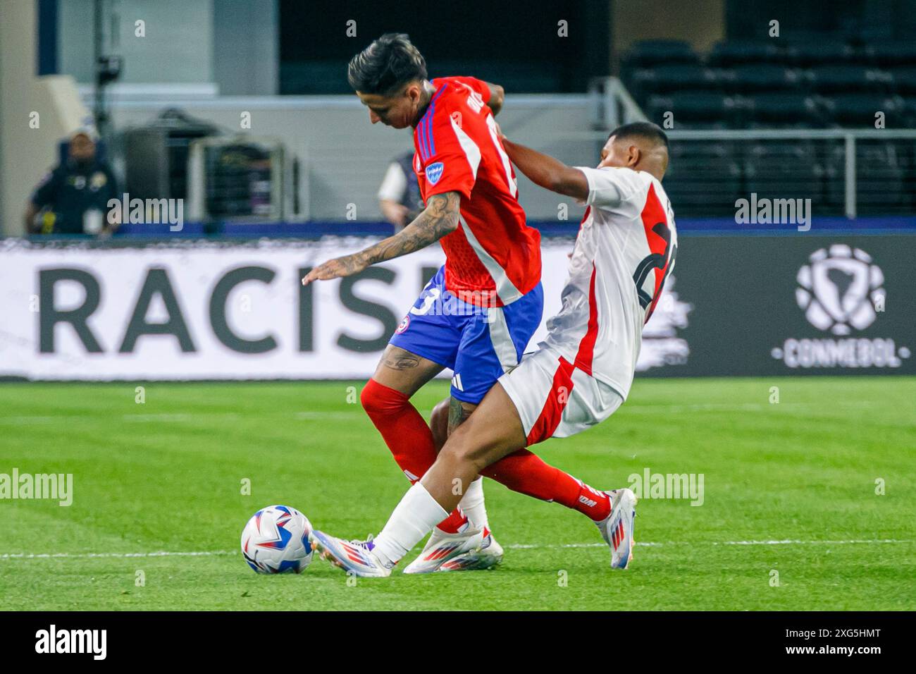 ARLINGTON, TEXAS - JUNE 21: Erick Pulgar of Chile and Edison Flores of ...