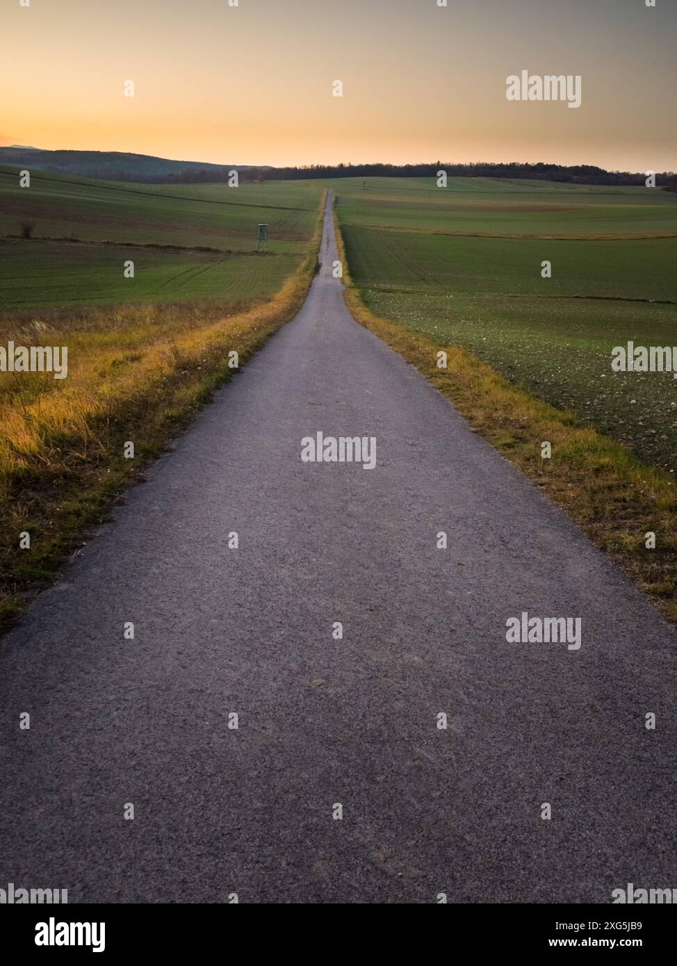 Lone road into the sunset sky Stock Photo - Alamy