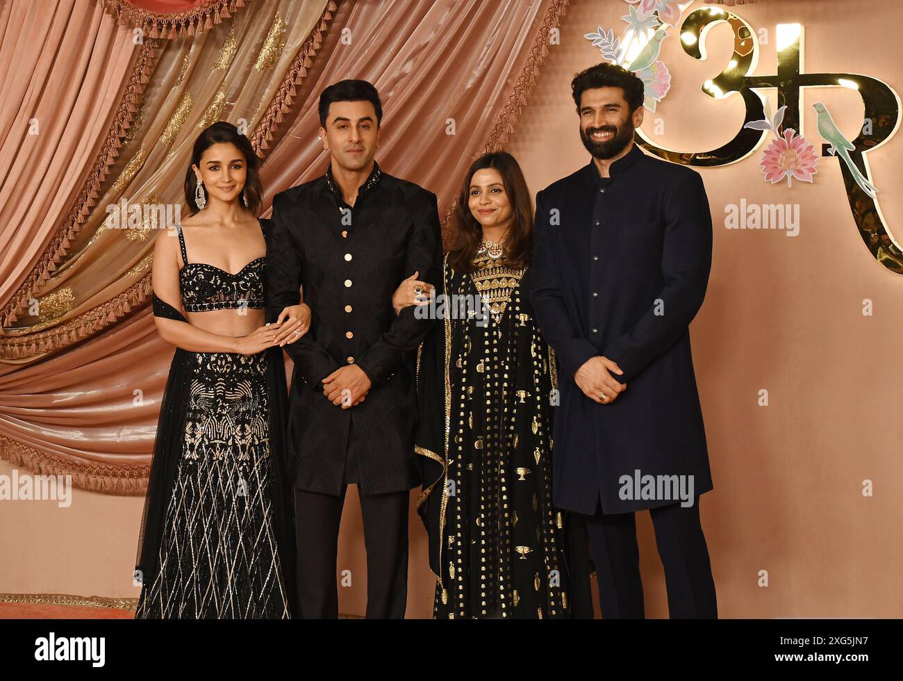 Alia bhatt red carpet hi-res stock photography and images - Alamy