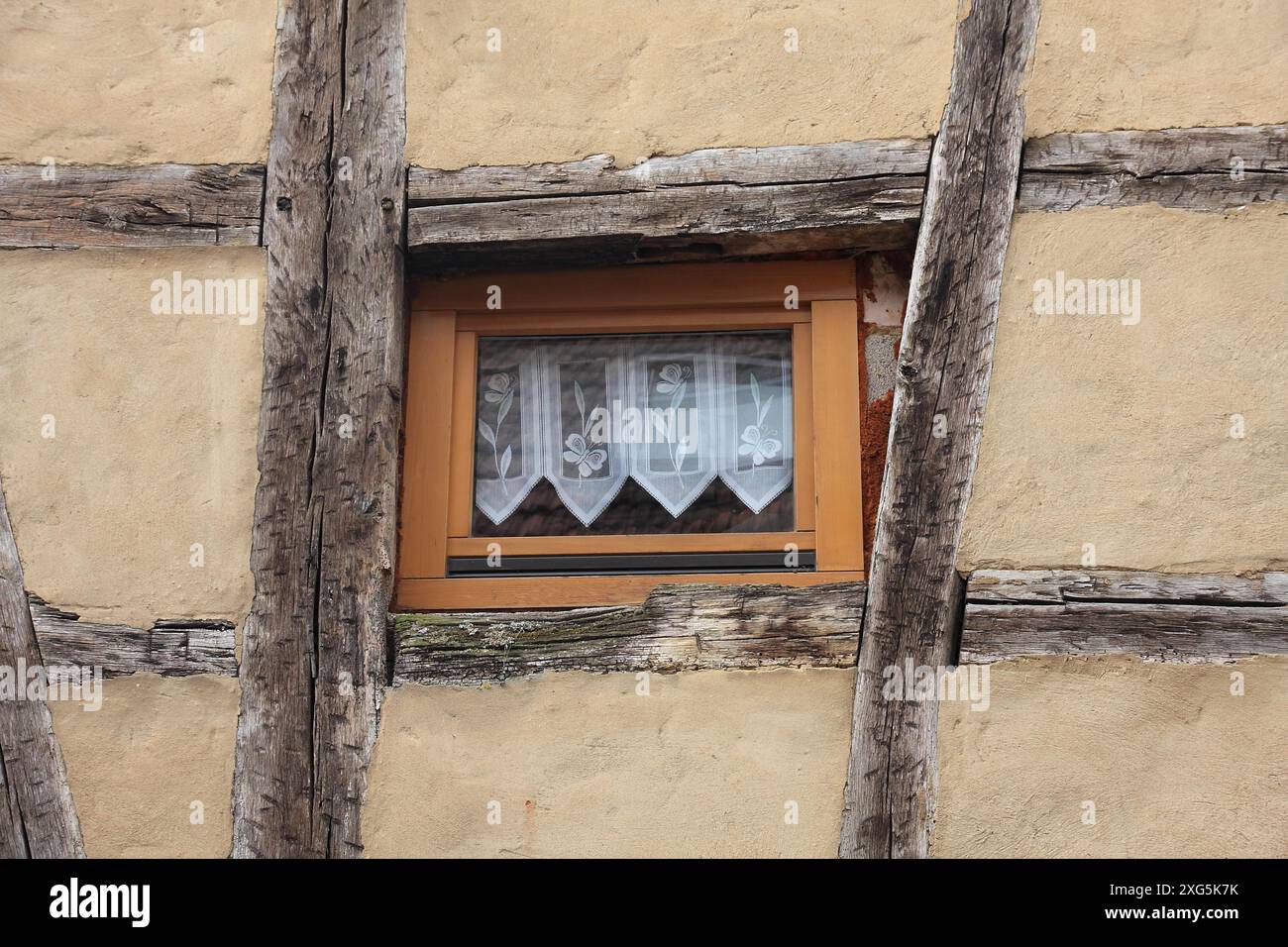 Window half timbered house hi-res stock photography and images - Alamy
