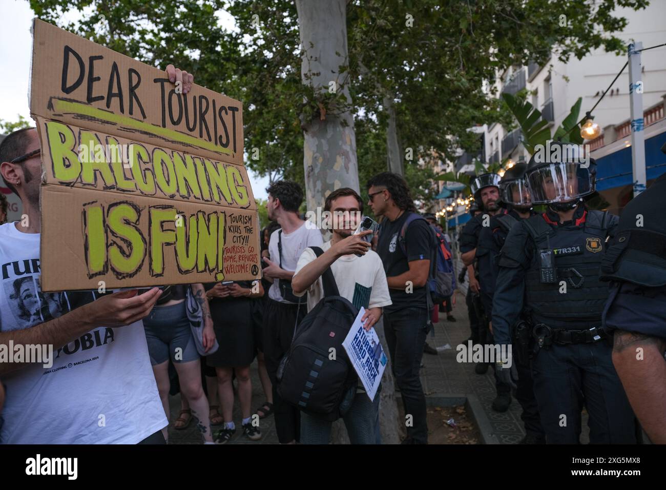 Barcelona, Catalonia, Spain. 1st Jan, 2018. A protester is seen showing ...