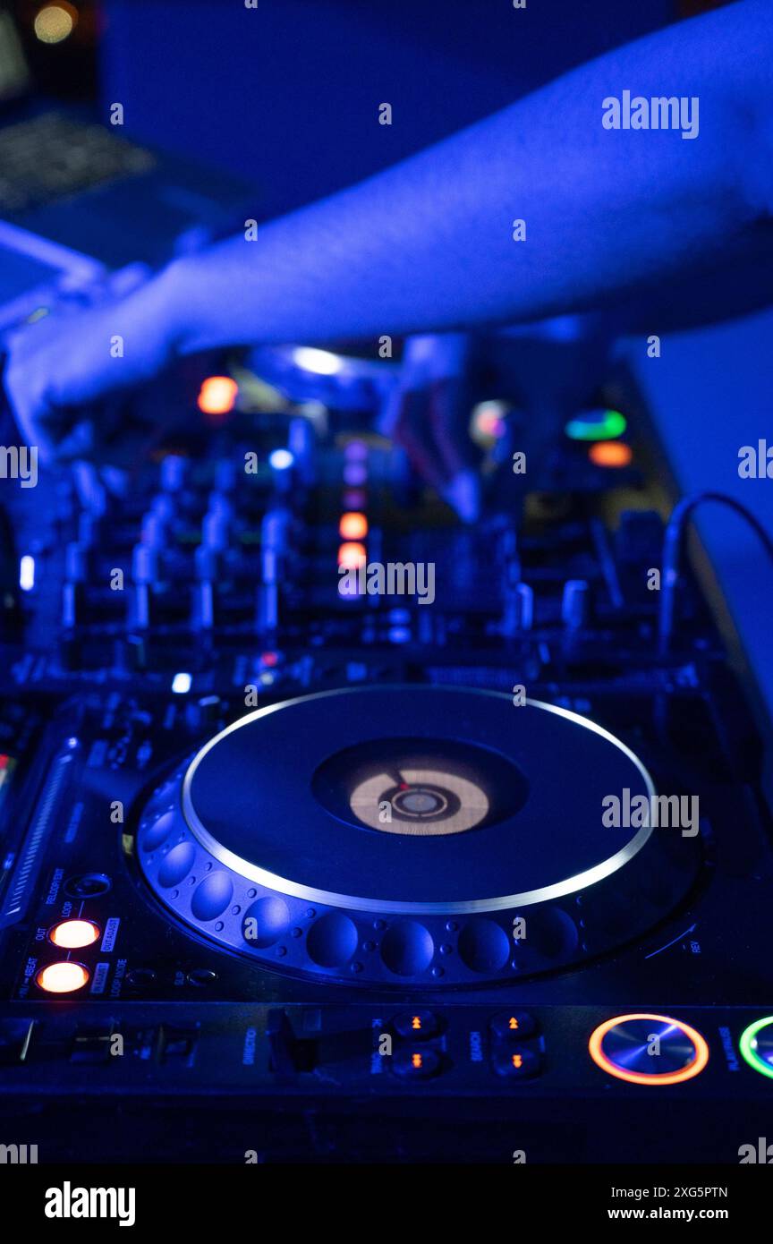 Dj controller desk with buttons hi-res stock photography and images - Alamy