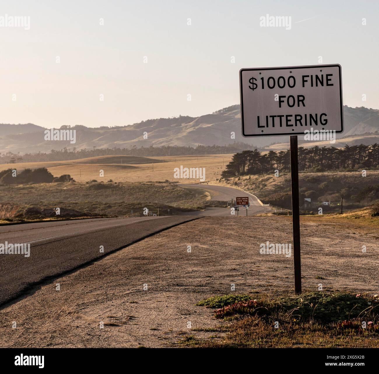Fine for littering Sign at Coast Highway in California, USA Stock Photo ...