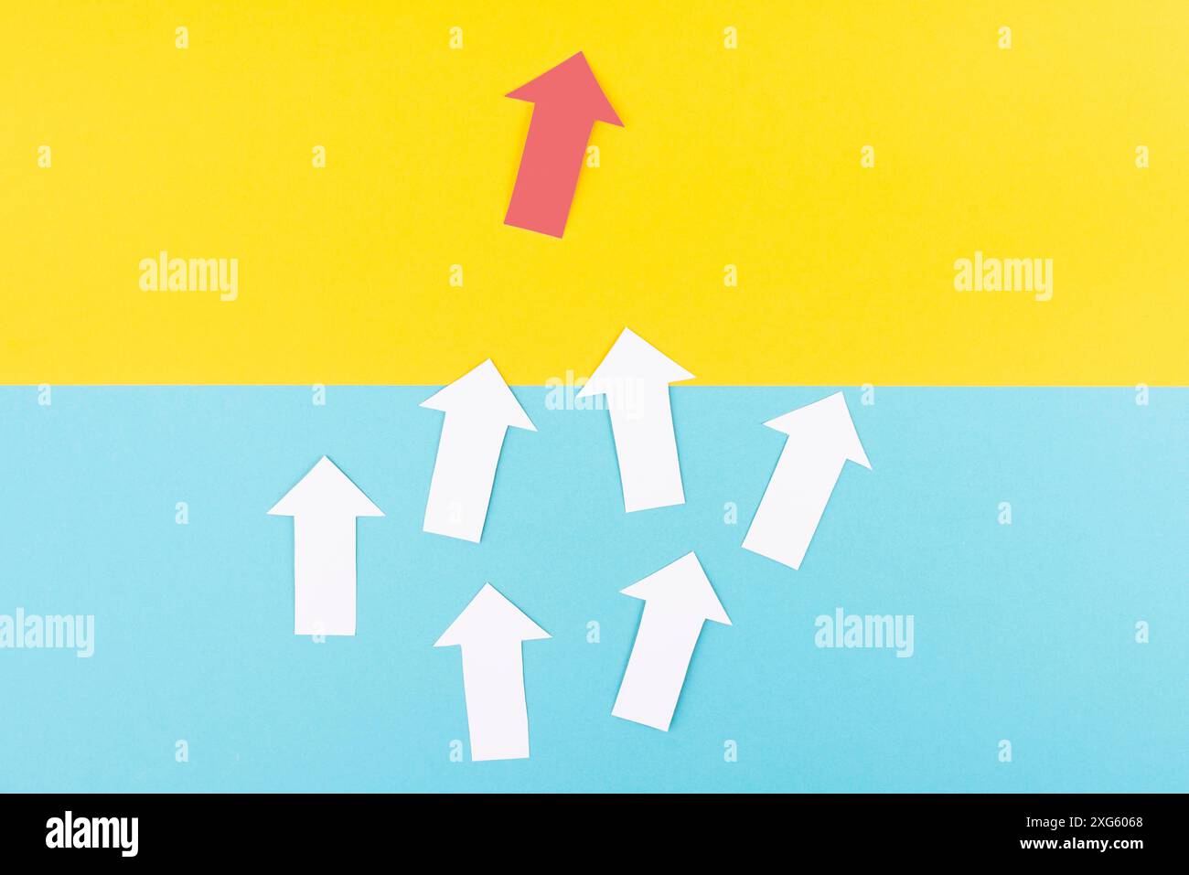 White arrows on a green background, one red is standing out, do ...