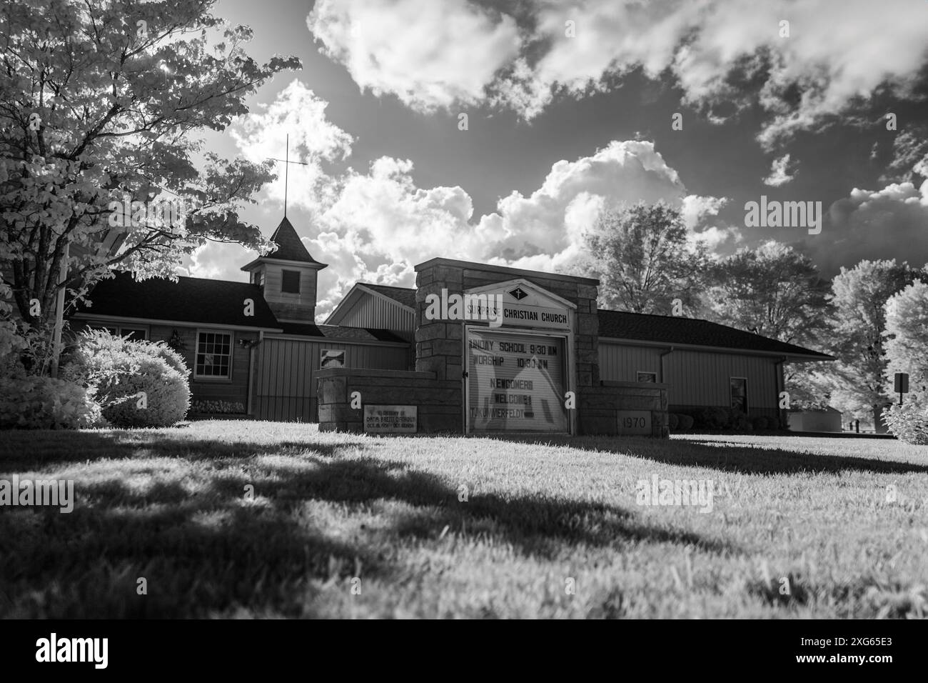 White country church steeple hi-res stock photography and images - Alamy
