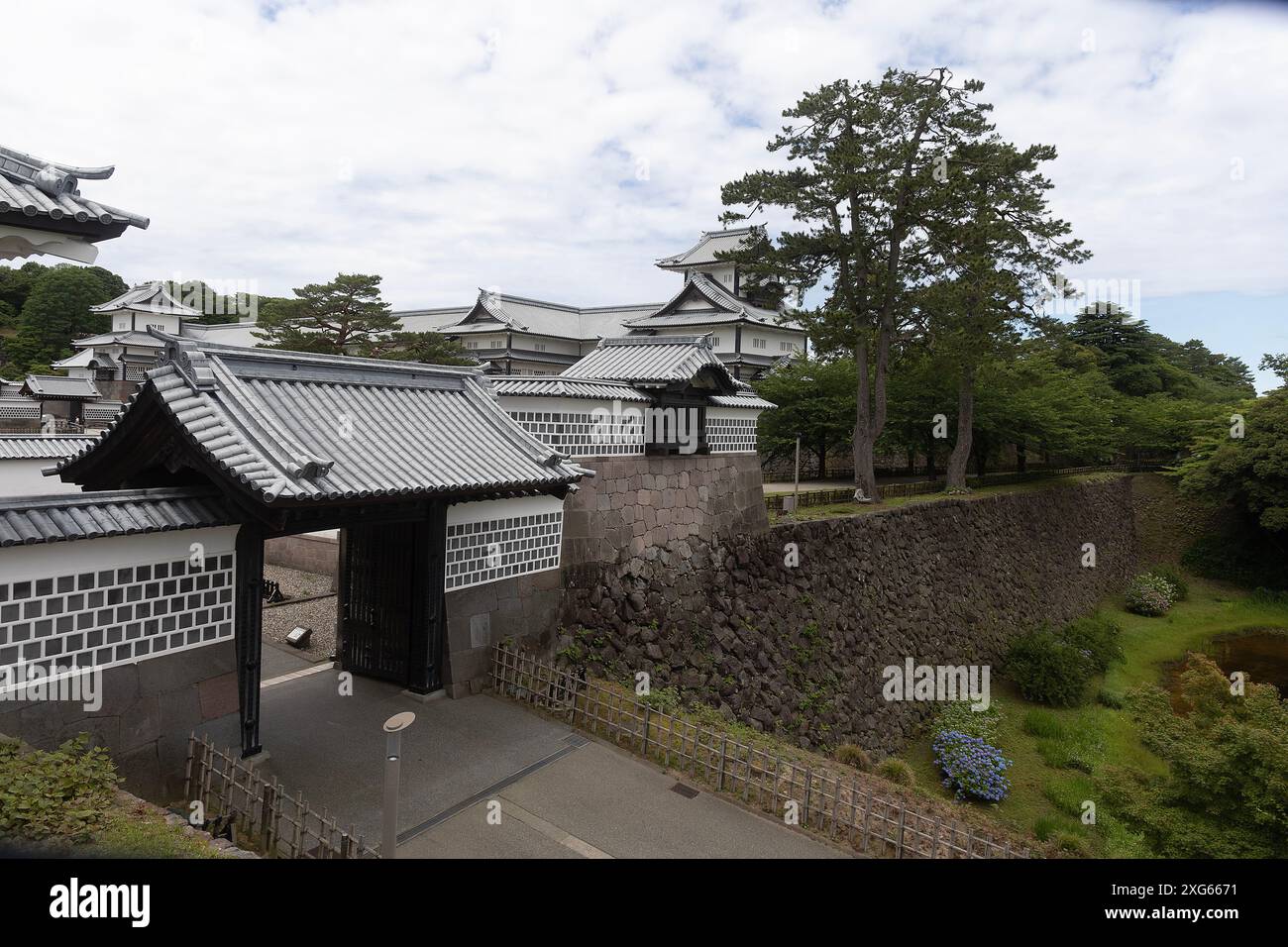 From 1583 to the end of the Edo Period, Kanazawa Castle (金沢城 ...