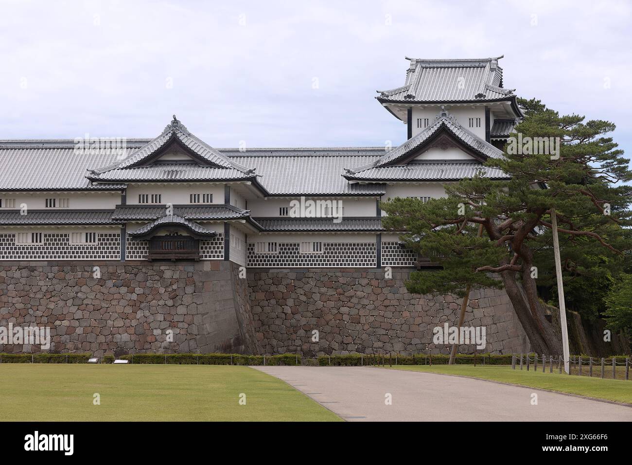 From 1583 to the end of the Edo Period, Kanazawa Castle (金沢城 ...