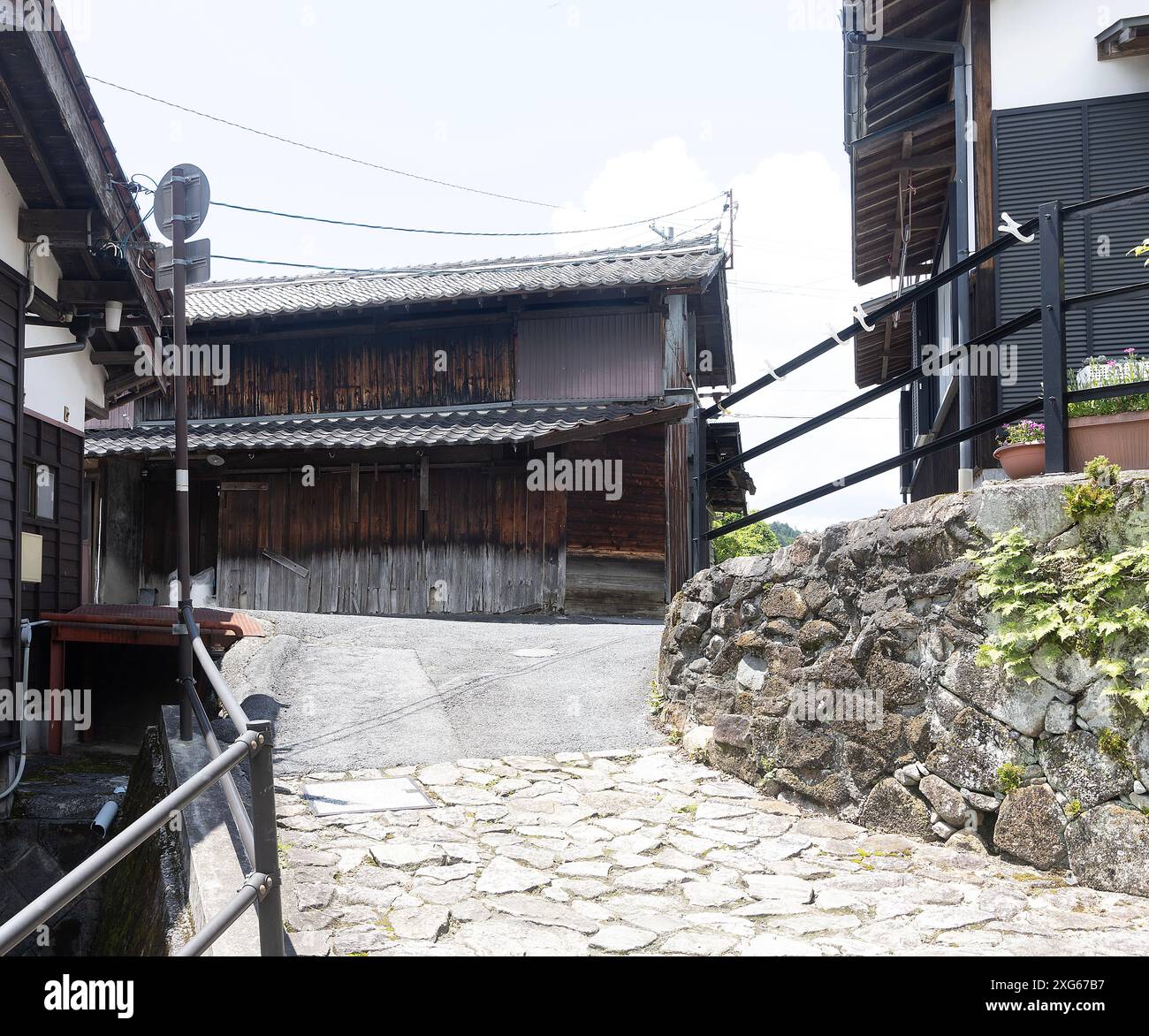 Magome (馬籠) is a former post town in the Kiso Valley, which served ...