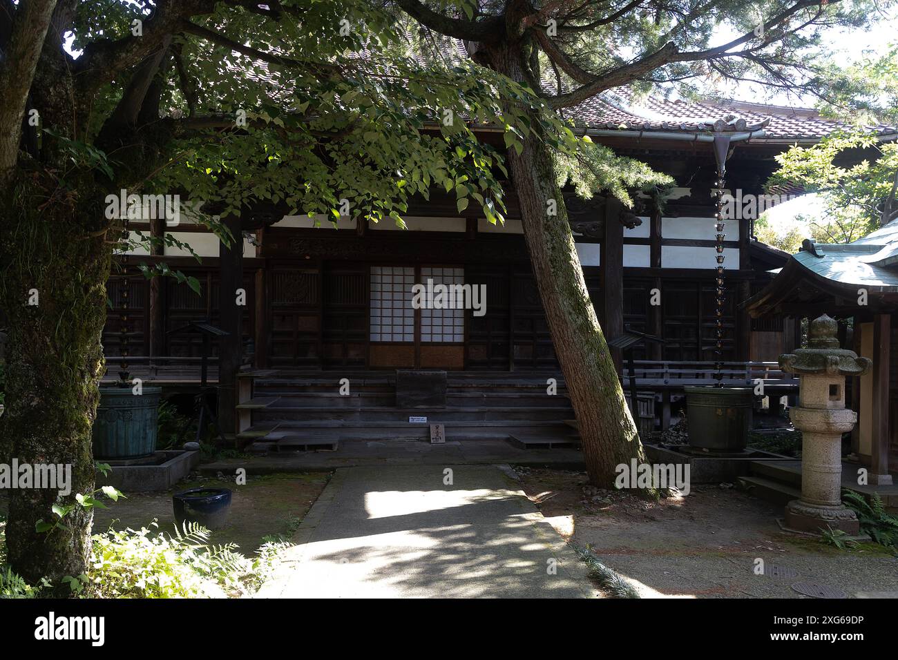 The Nishi Chaya District (西茶屋街, Nishi Chayagai) is a compact area just ...