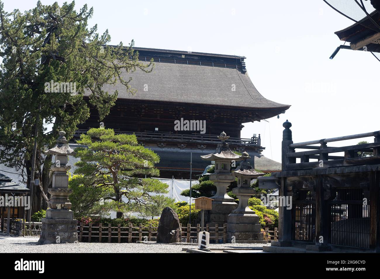 Nagano's Zenkoji Temple (善光寺, Zenkōji) is one of the most important and ...