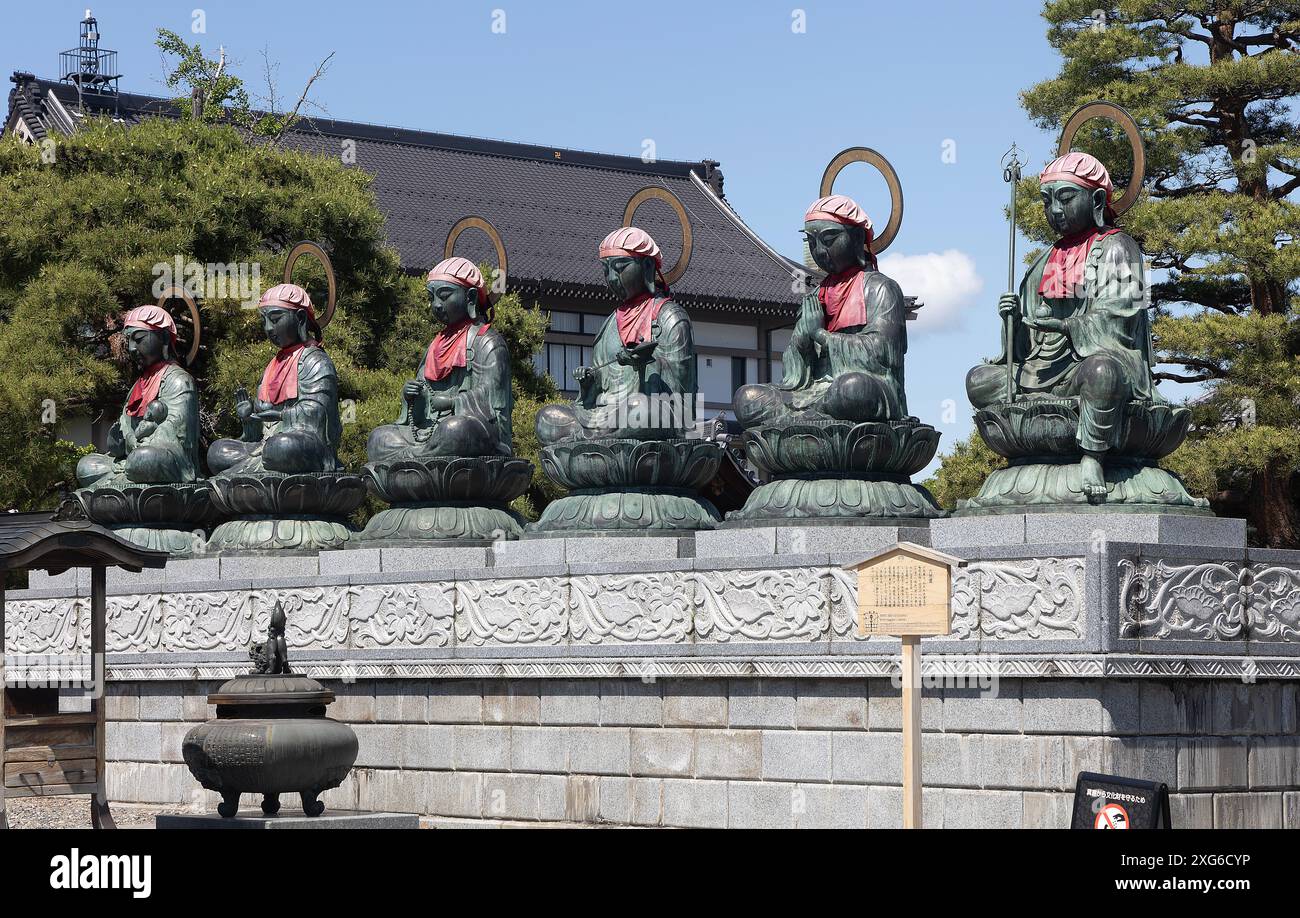 Naganos zenkoji temple hi-res stock photography and images - Alamy