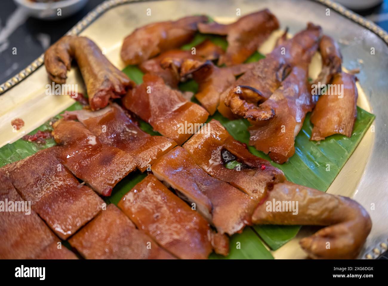 Crispy skin suckling pig hi-res stock photography and images - Alamy