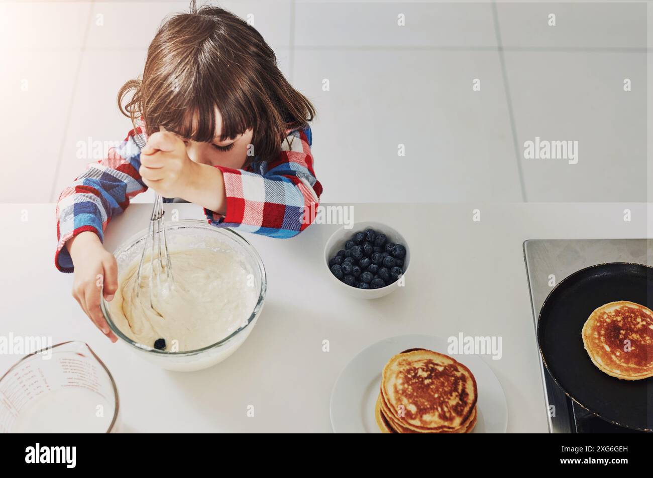 Child cooking child cooking alone hi-res stock photography and images ...