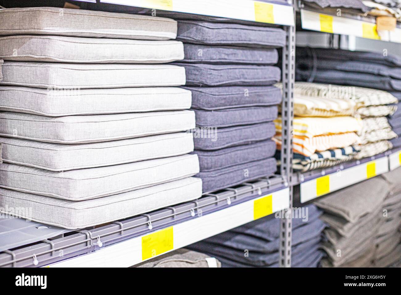 Discreet colors hi-res stock photography and images - Alamy