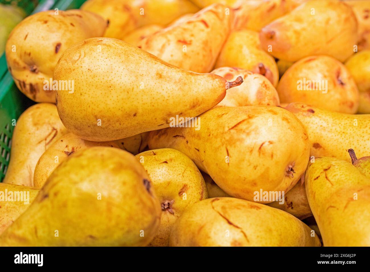 Pears in container hi-res stock photography and images - Alamy