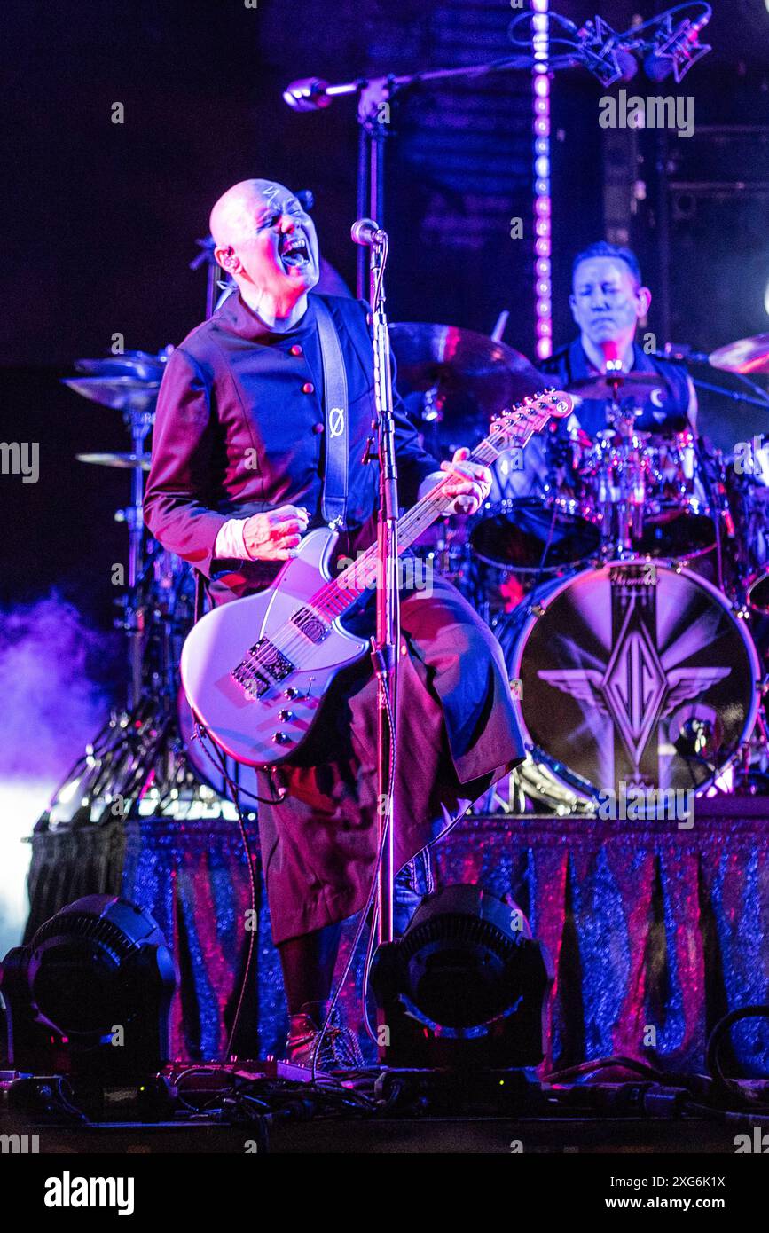 Music Concert - The Smashing Pumpkins - The World Is a Vampire Europe ...