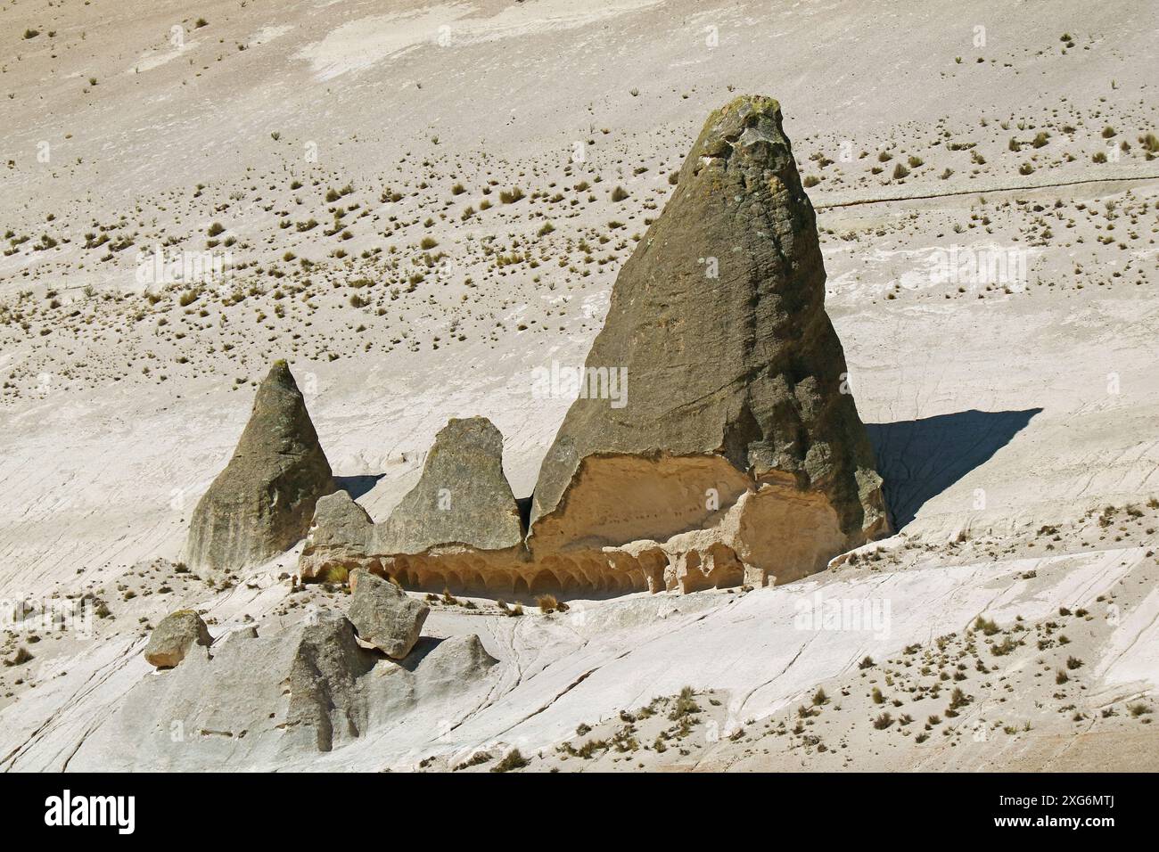 Amazing rock formations along the mountain road in Salinas y Aguada ...
