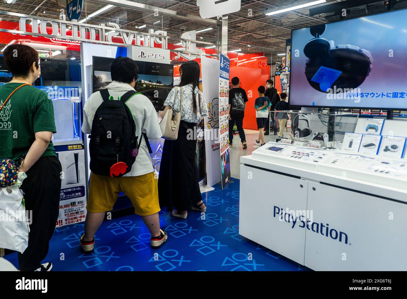 Yodobashi camera multimedia umeda store hi-res stock photography and ...