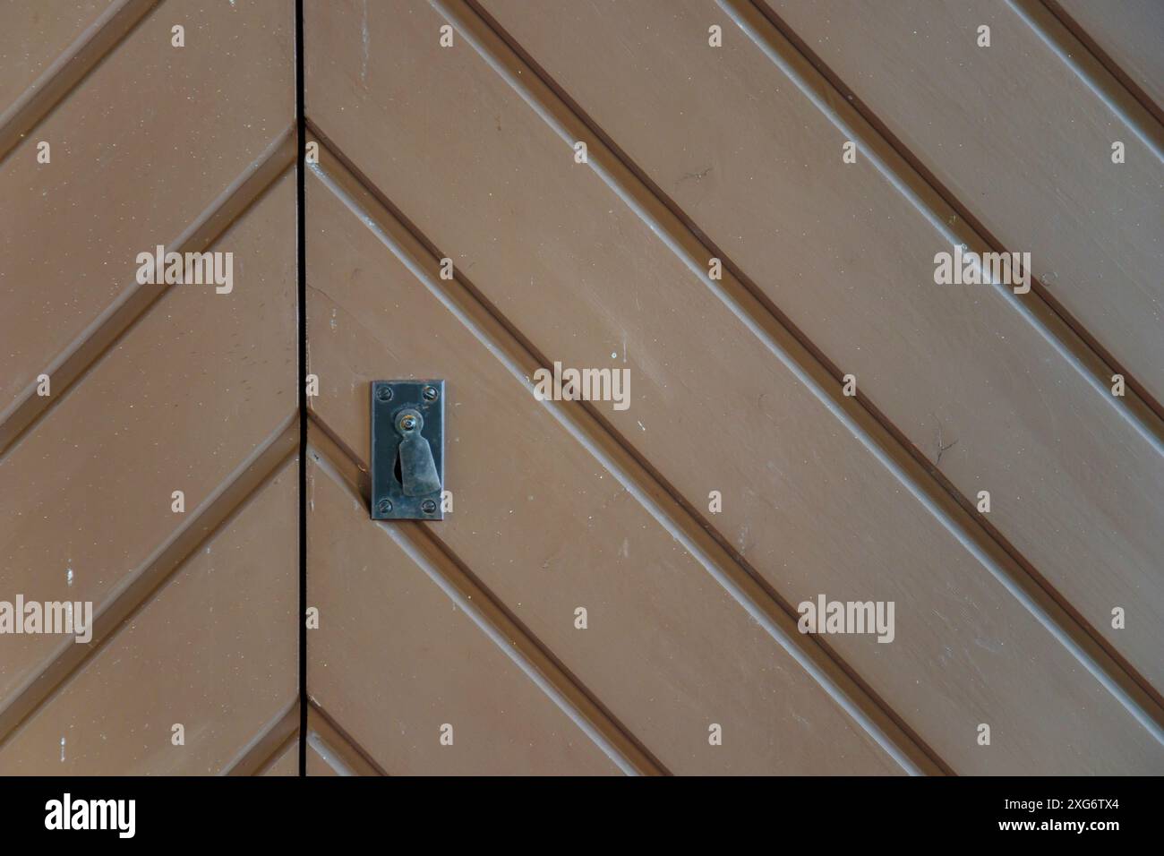 Door with iron detail hi-res stock photography and images - Alamy