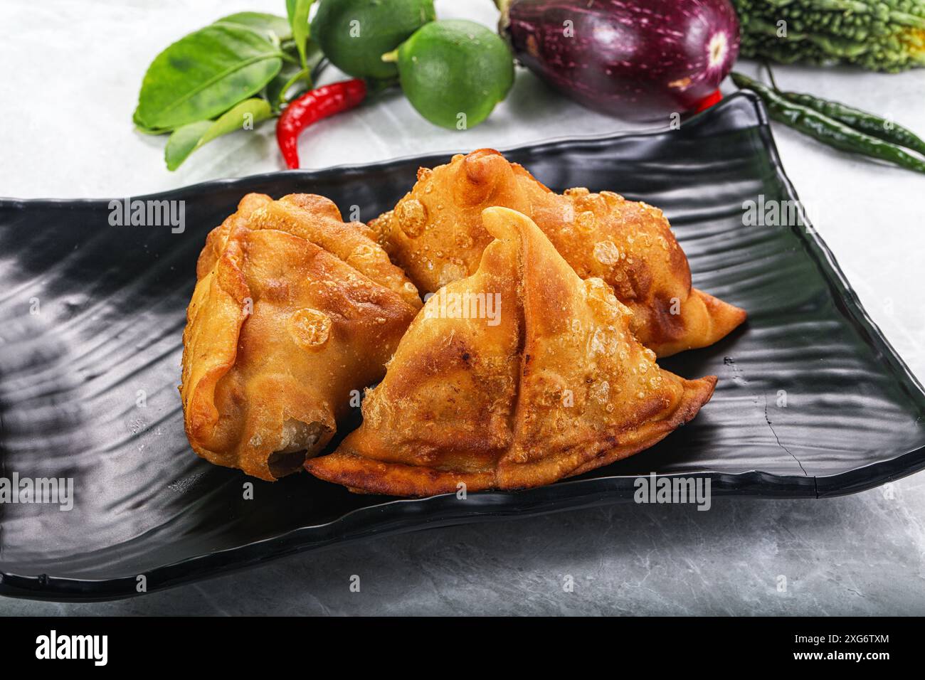 Indian cuisine - fries crispy stuffed samosa Stock Photo - Alamy