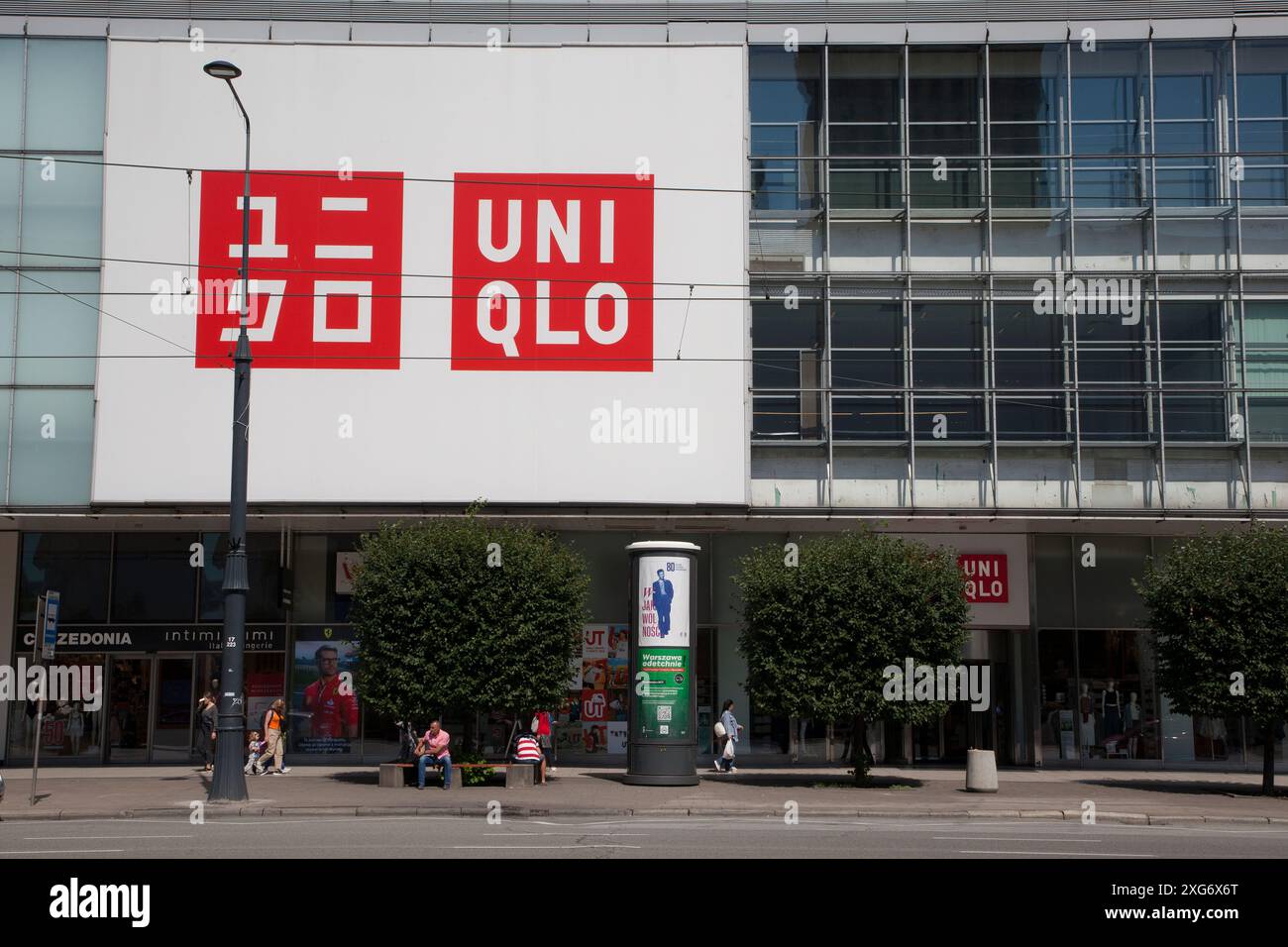 Uniqlo sign hi-res stock photography and images - Alamy