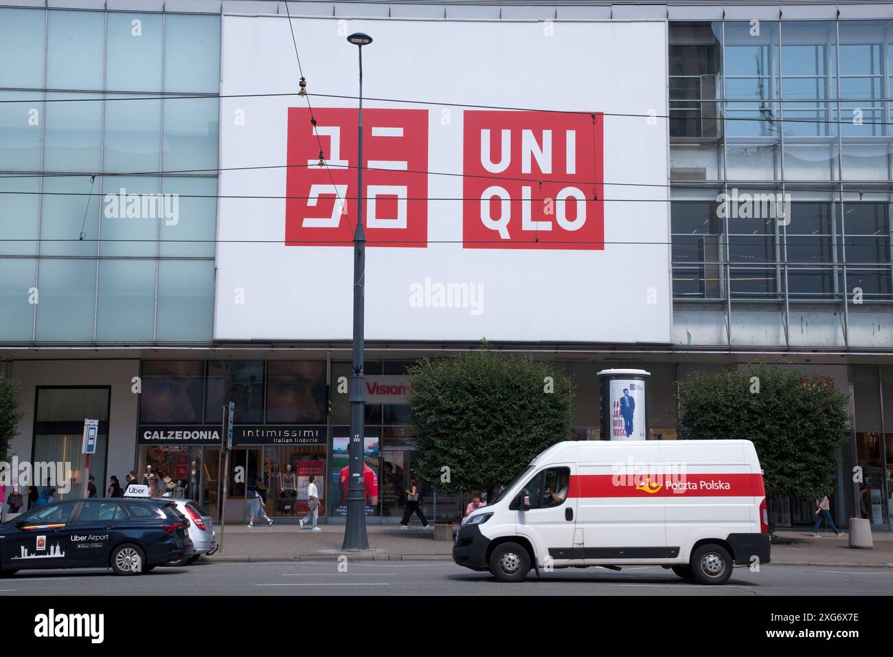 Uniqlo shop hi-res stock photography and images - Alamy