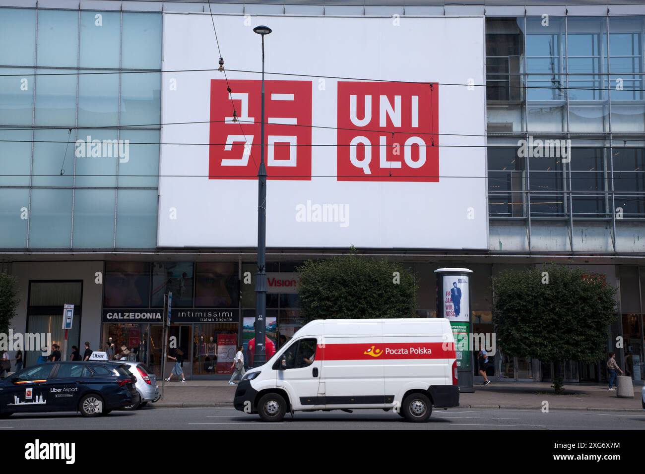 Uniqlo sign hi-res stock photography and images - Alamy