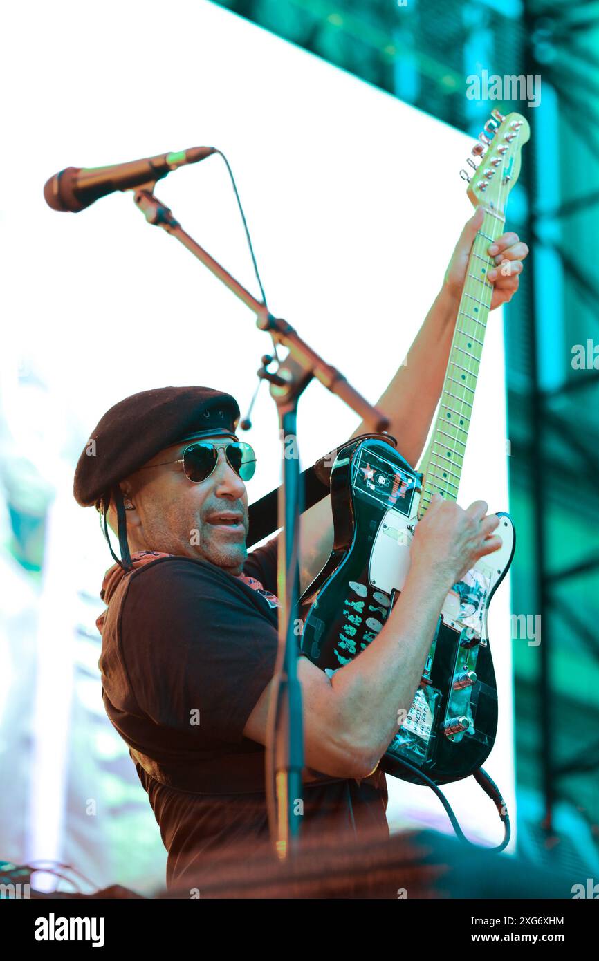 Tom morello singer hi-res stock photography and images - Alamy