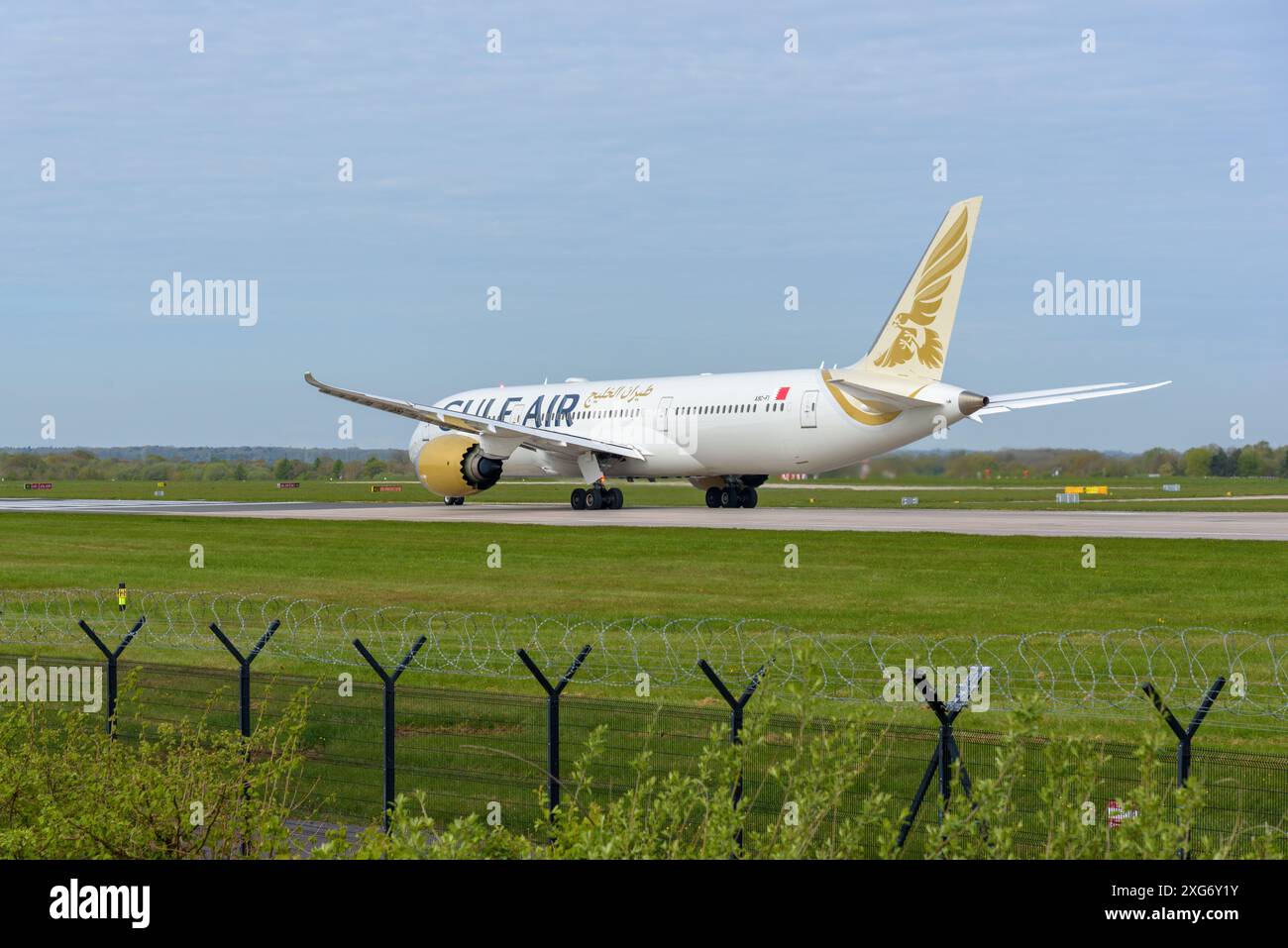 Gulf Air Boeing 787 at Manchester Airport Stock Photo - Alamy
