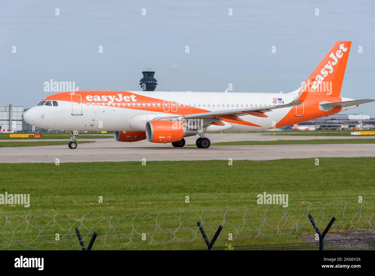 Easyjet Airbus A320 at Manchester airport Stock Photo - Alamy
