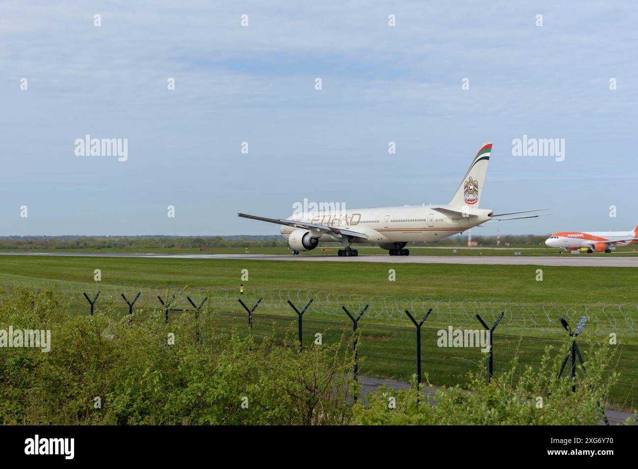 Boeing 787 Dreamliner operated by Etihad preparing for take off fro Abu ...