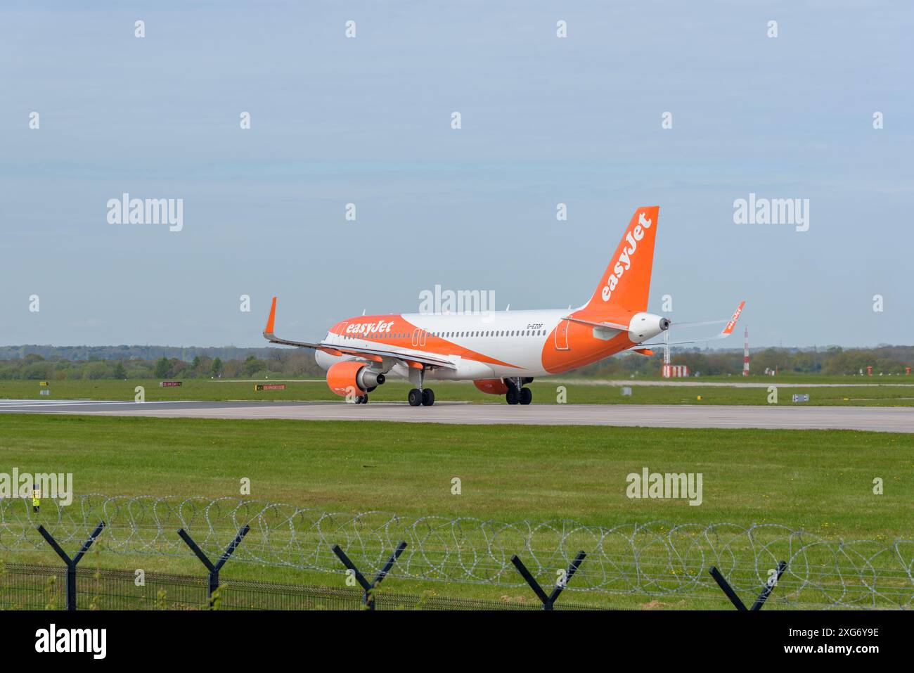 Easyjet Airbus A320 at Manchester airport Stock Photo - Alamy