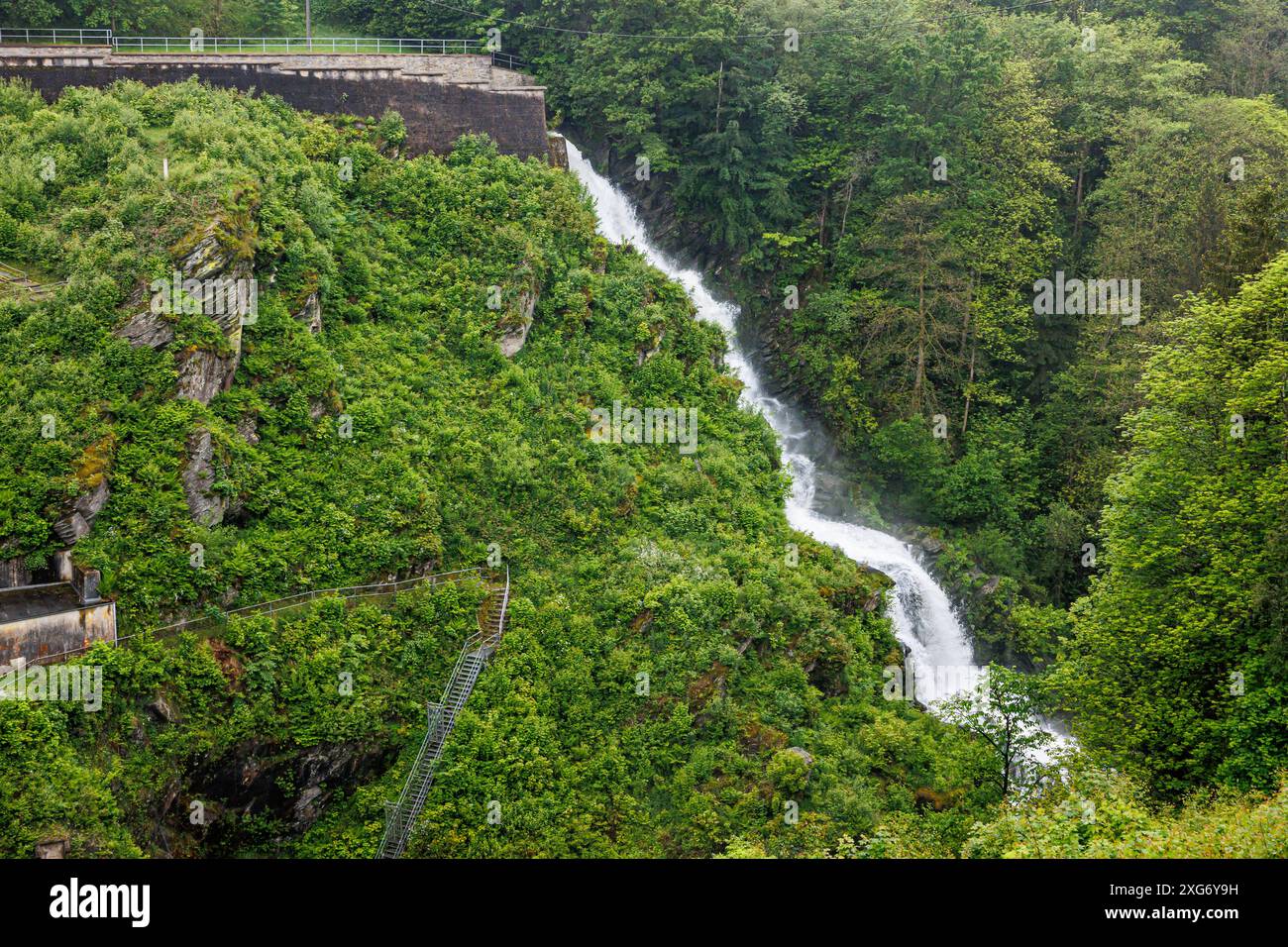 Water river dam flows out hi-res stock photography and images - Alamy
