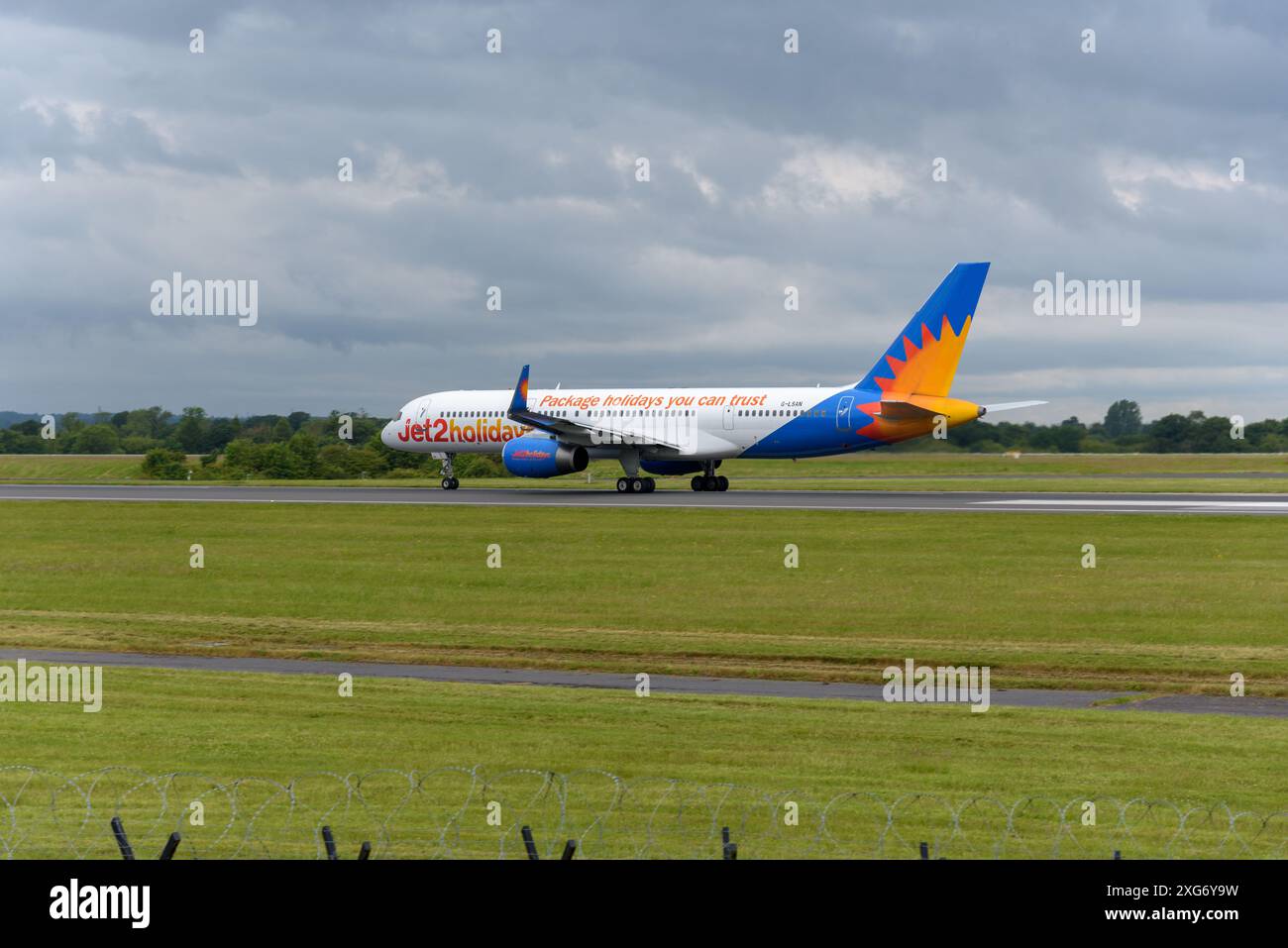 Jet2 Boeing 757 at Manchester Airport Stock Photo - Alamy