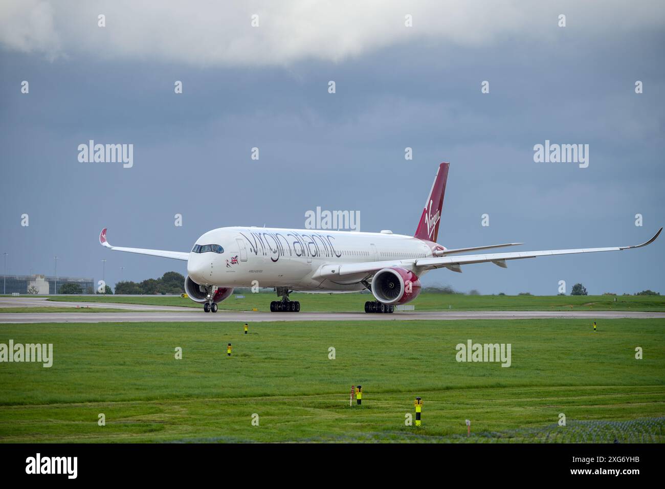 Side view virgin atlantic hi-res stock photography and images - Alamy