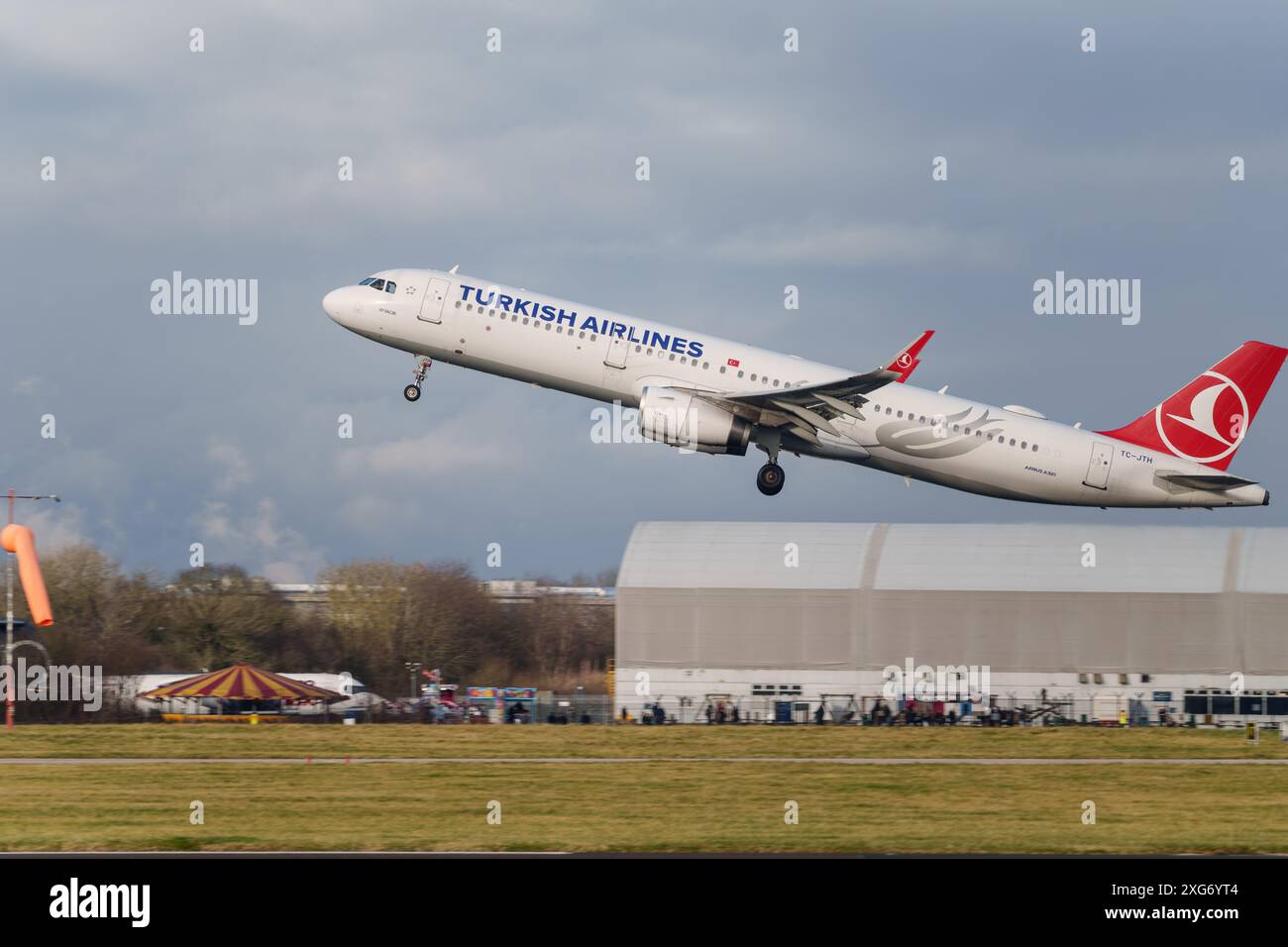 Turkish Airlines Airbus A321 taking off from Manchester Airport Stock ...