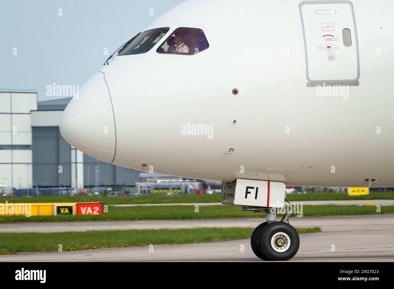 Boeing 787 dreamliner side view hi-res stock photography and images - Alamy