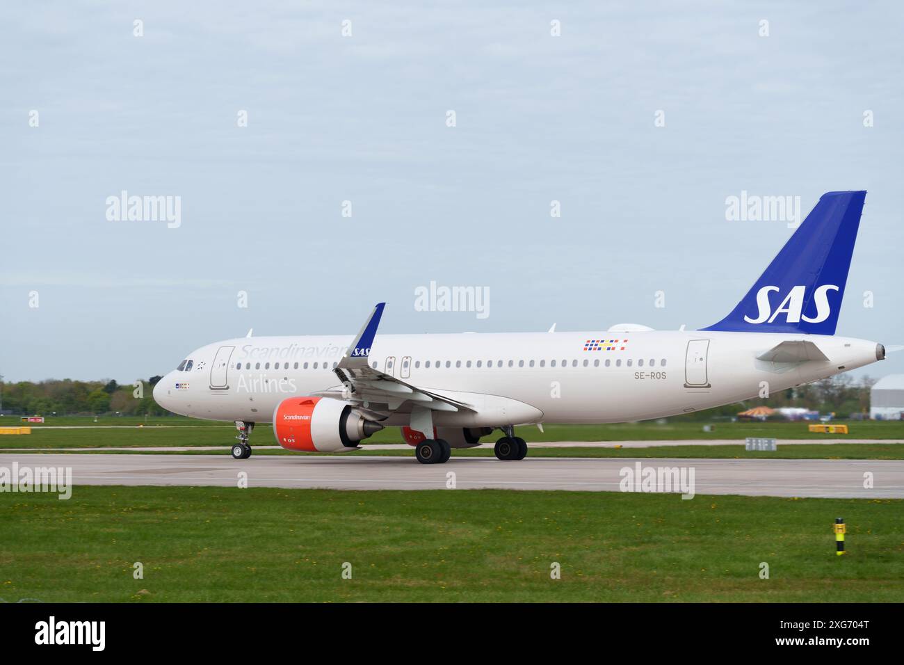 Scandinavian Airlines Airbus A320 at Manchester Airport Stock Photo - Alamy