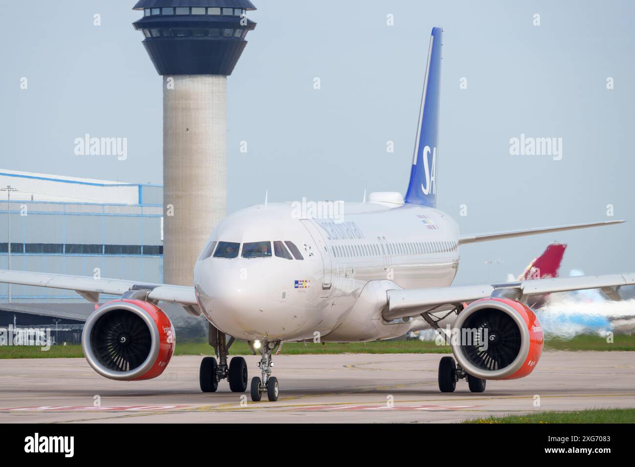 Modern airbus a320 251n hi-res stock photography and images - Alamy
