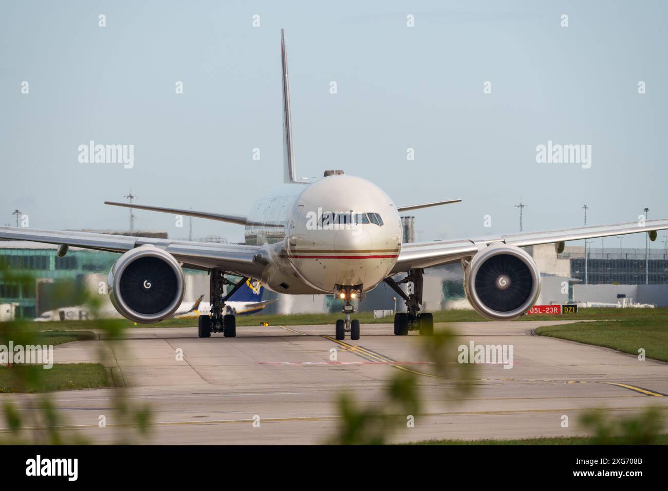 Boeing 787 Dreamliner operated by Etihad preparing for take off fro Abu ...