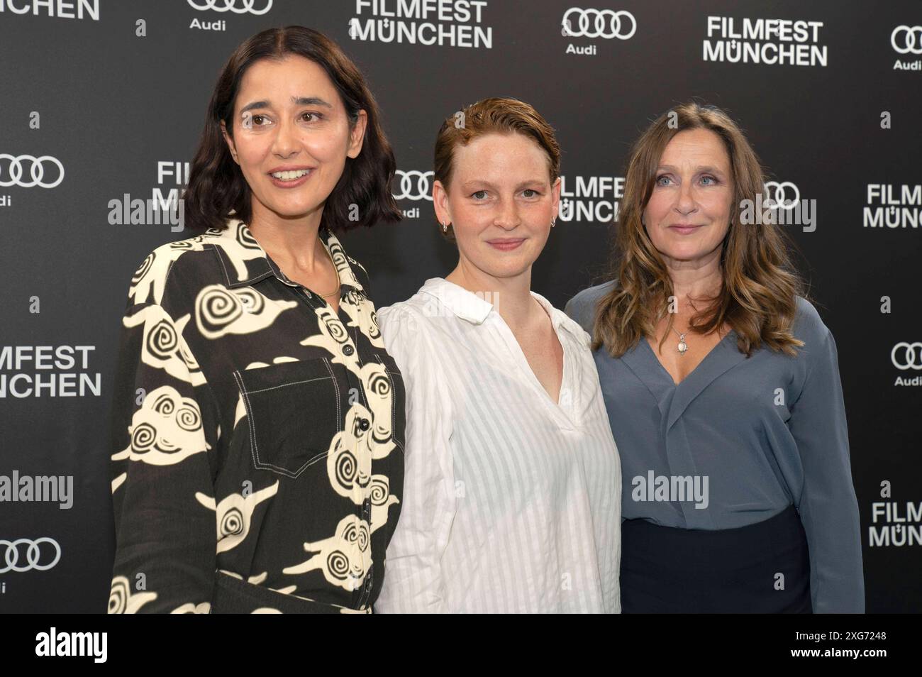 Dorka Gryllus, Eva Maria Jost und Barbara Philipp bei der Premiere des ...