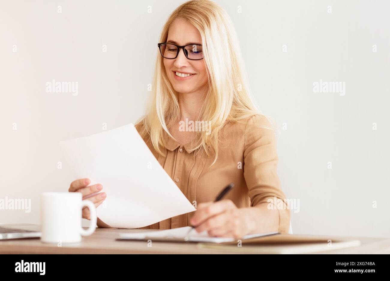 Documents notes hi-res stock photography and images - Alamy