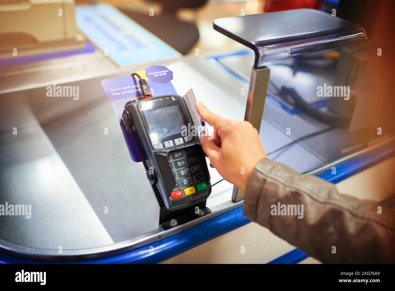 Person swiping debit card pos hi-res stock photography and images - Alamy