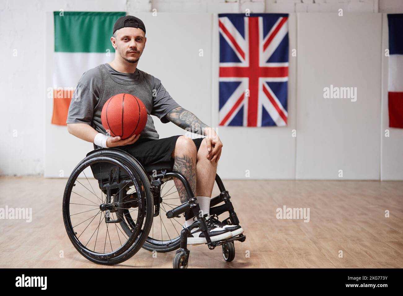 Full length union jack flag hi-res stock photography and images - Alamy