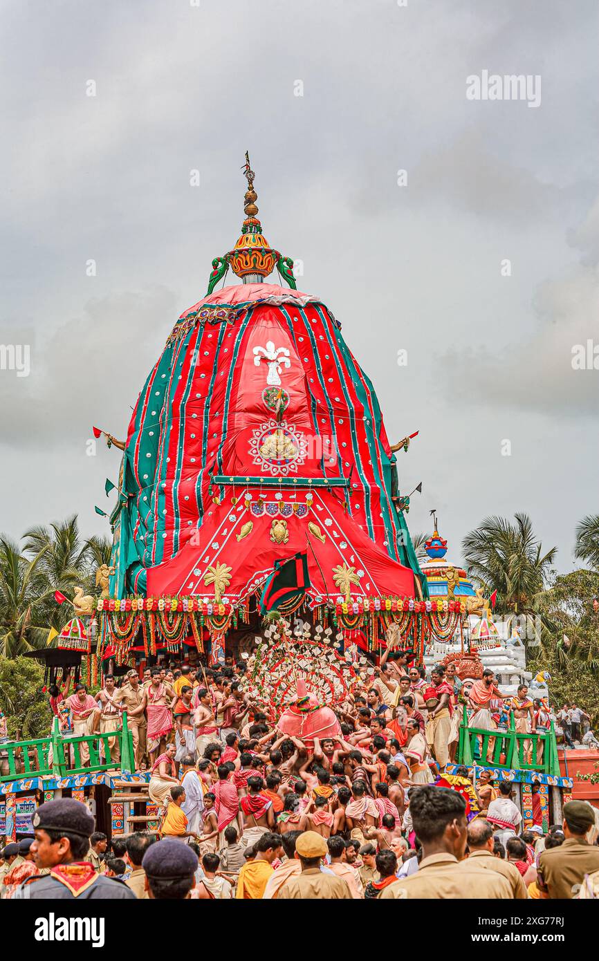 07 24 2007 Lord Balabhadra’s Chariot: Taladhwaja canopy color : green ...