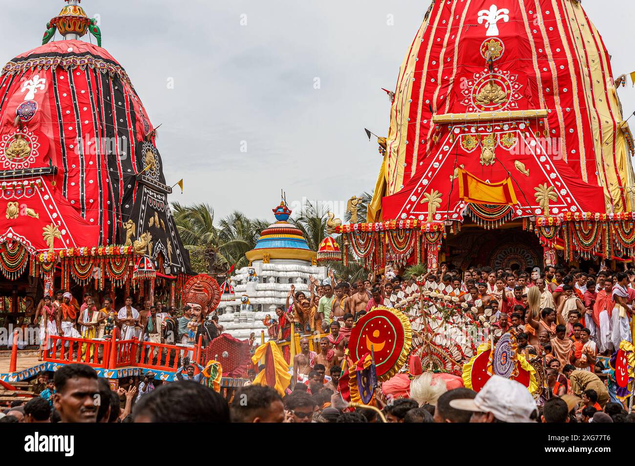 Jagannath rath yatra puri orissa hi-res stock photography and images ...