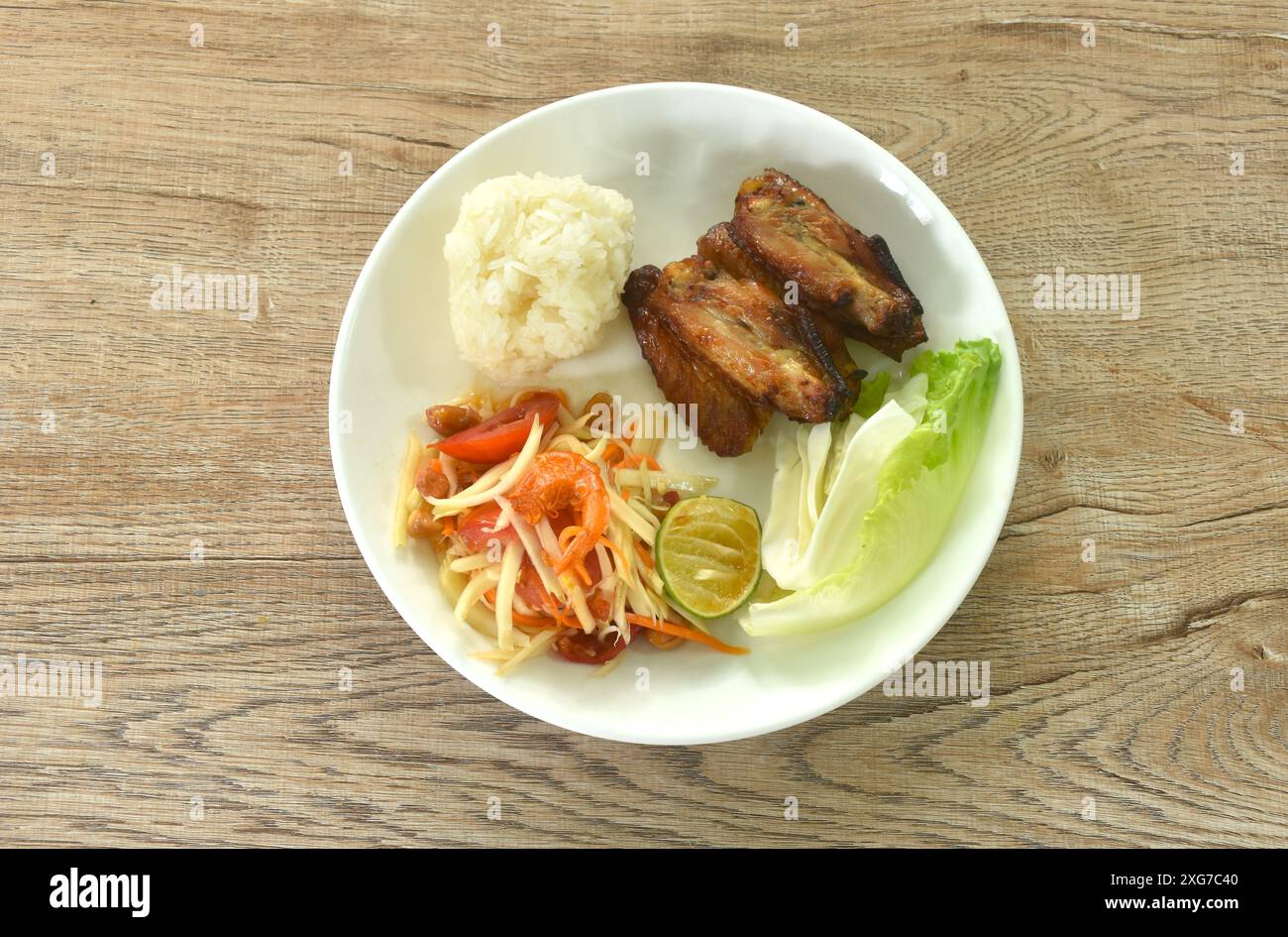Som tum Thai spicy green papaya salad with roasted chicken wing eat ...