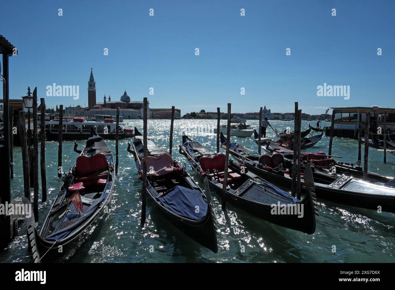 Rows of gondolas hi-res stock photography and images - Alamy